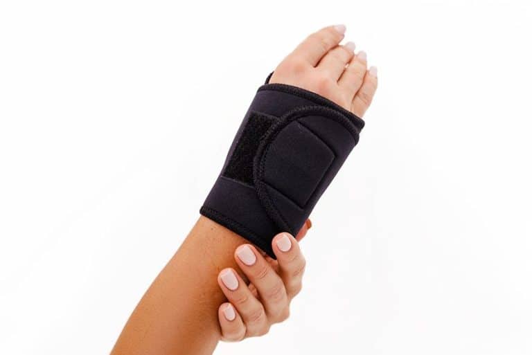 Entorse du poignet temps de guérison, symptômes et traitements